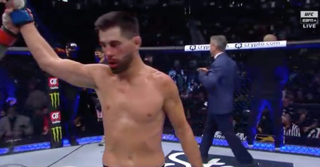 Dominick Cruz Takes Decision Victory Against Pedro Munhoz - UFC 269 ...