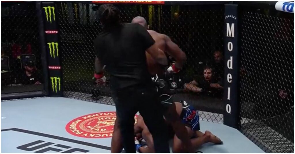 Khalil Rountree Jr. Swarms Karl Roberson For Nasty Finish - UFC Vegas ...