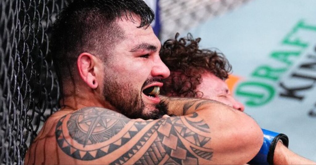 Anthony Hernandez Wins Fifth Straight, Taps Out Roman Kopylov Via Rear ...