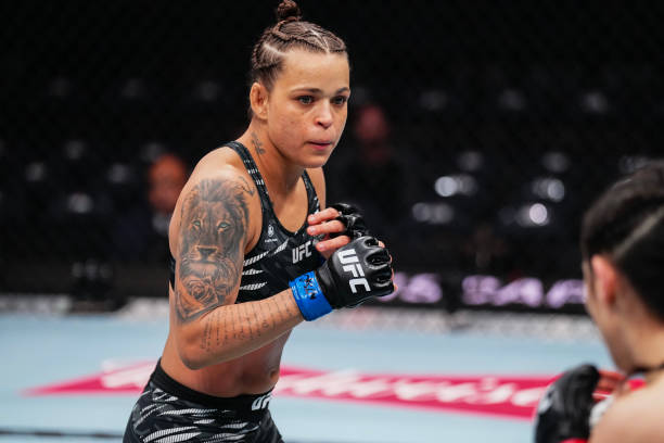 Eduarda Moura Snaps Veronica Hardy's Four-Fight Win Streak, Earns ...