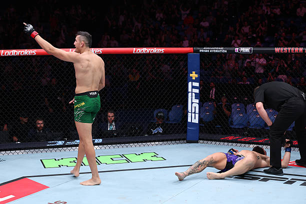 Newcomer Cam Rowston Scores Statement KO Against Andre Petroski - UFC ...