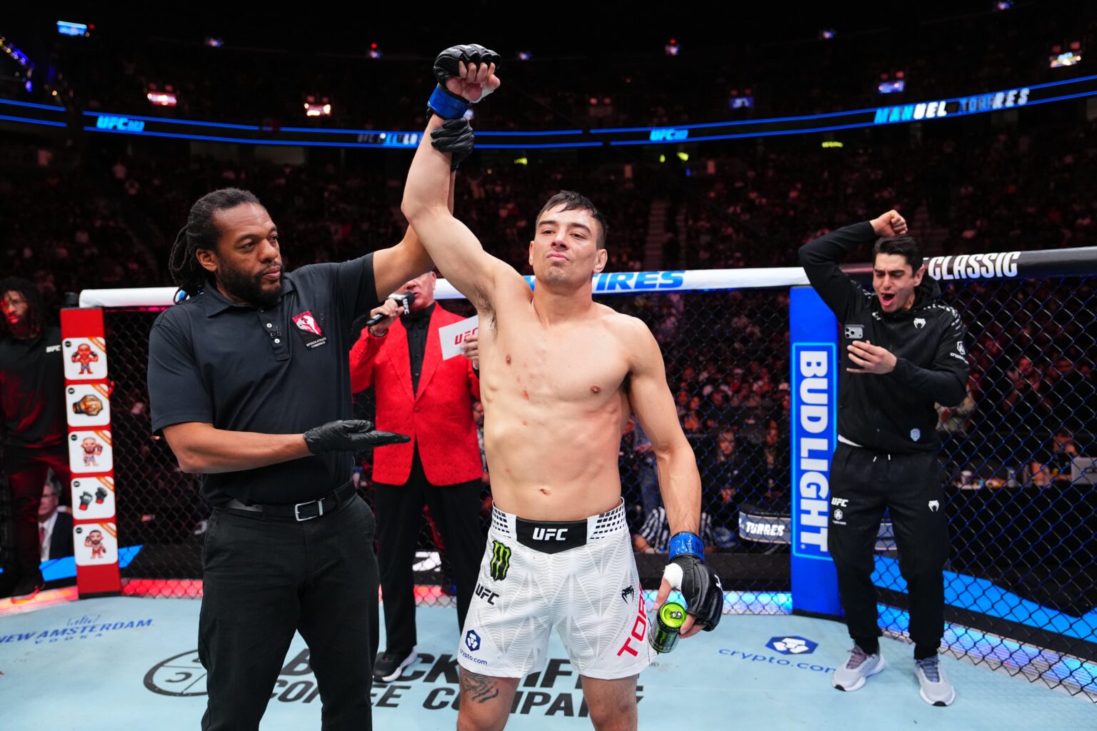 Manuel Torres Stuns Grant Dawson With Jaw-Dropping Knockout - UFC 323 ...